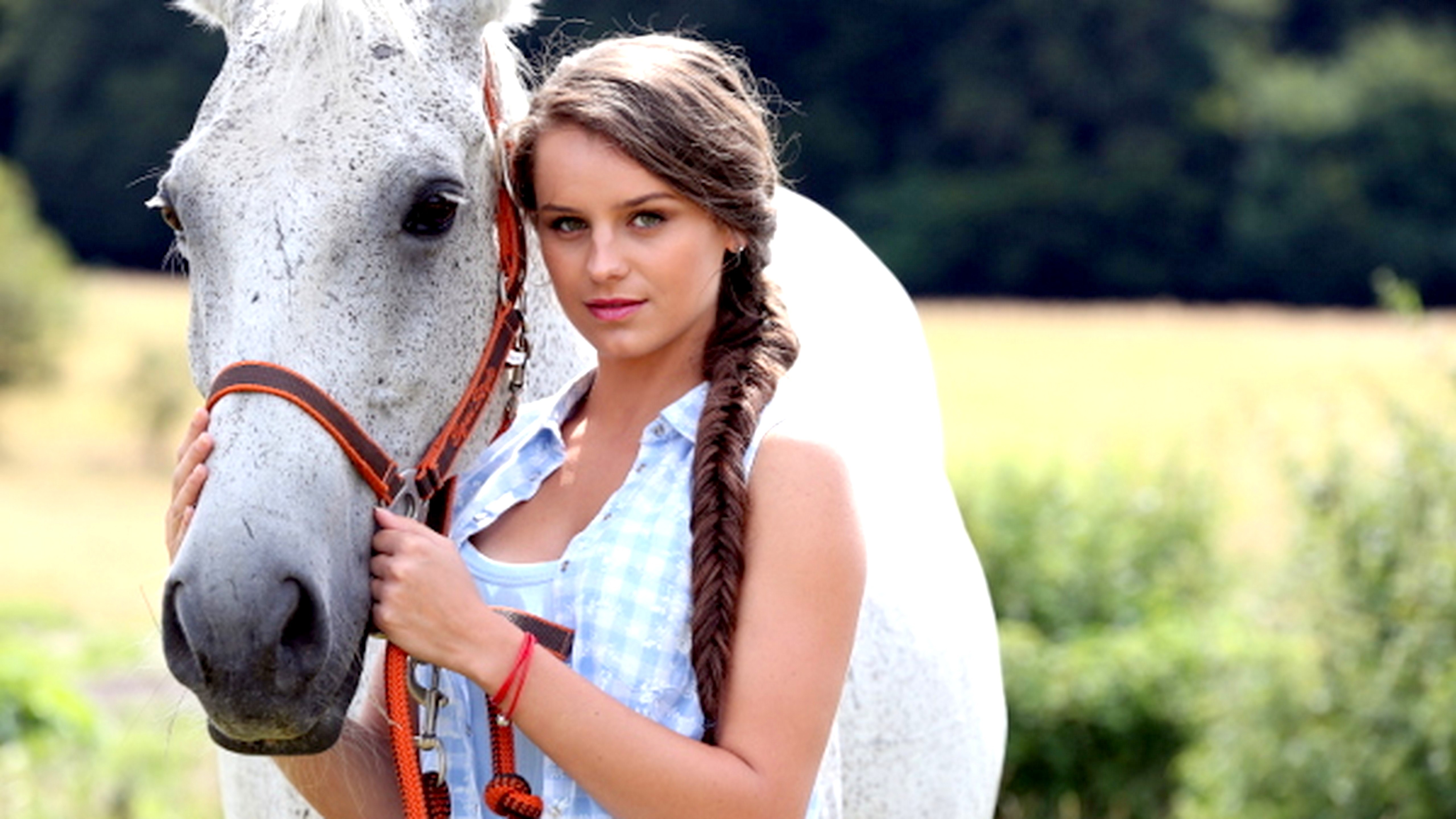 Divoké kone sú aj o love bohatých, priznávajú herci | Showbiznis ...