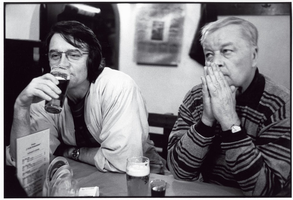 Tanečník Vlastimil Harapes a dramatik Josef Topol u Krále Brabantského ...