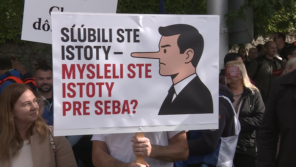 Odborári protestovali pred parlamentom: "Zamestnanci nie sú bezodný ...