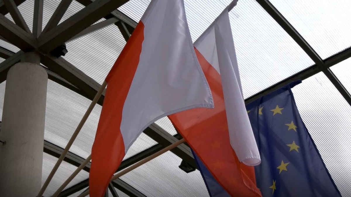 poľská a slovenská zástava | Svadba u našich susedov je problémom ...