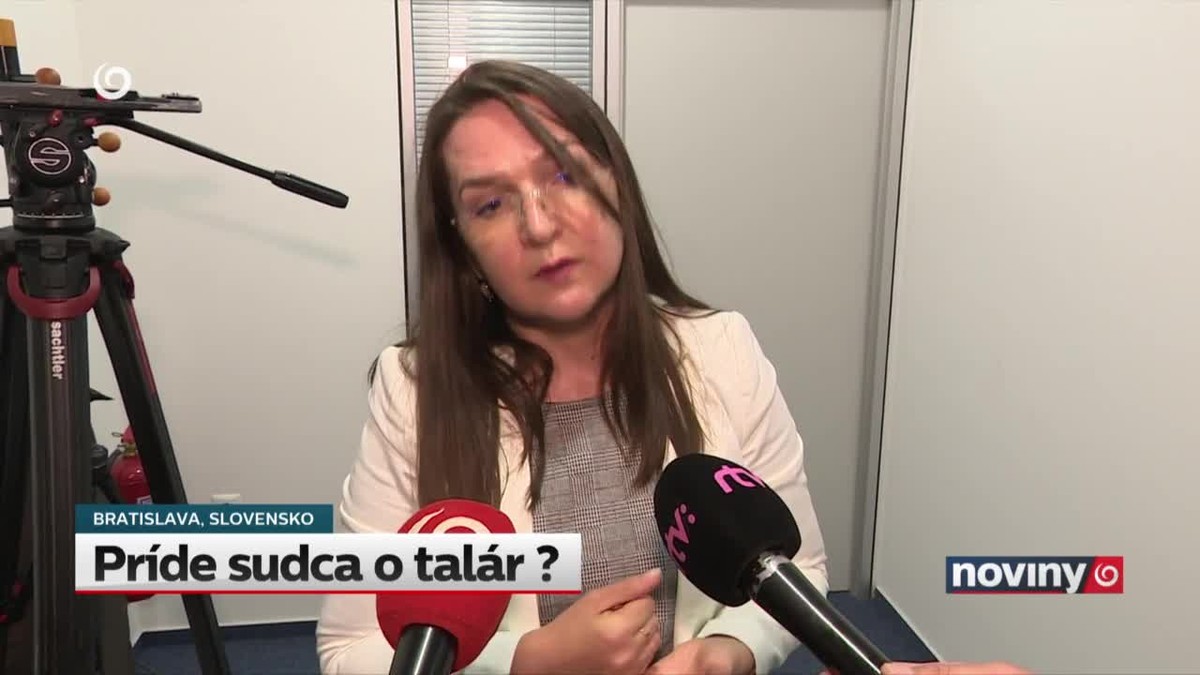 Príde sudca o talár
