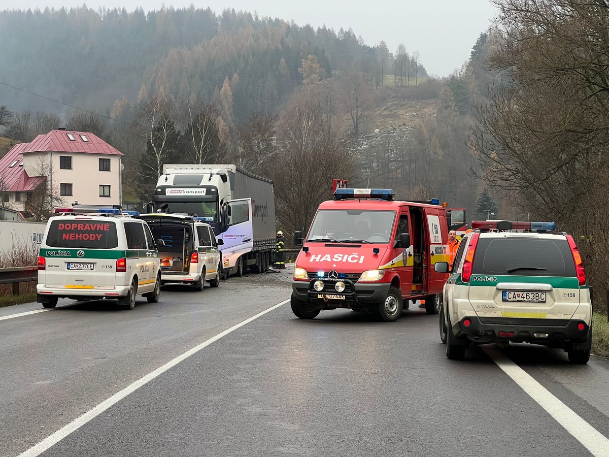 Tragická dopravná nehoda na Kysuciach. Šofér taxíka aj zákazníčka ...