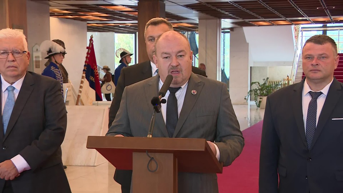Poslanec Huliak nazval Luciu Plavákovú "sukou" za obhajobu interrupcií