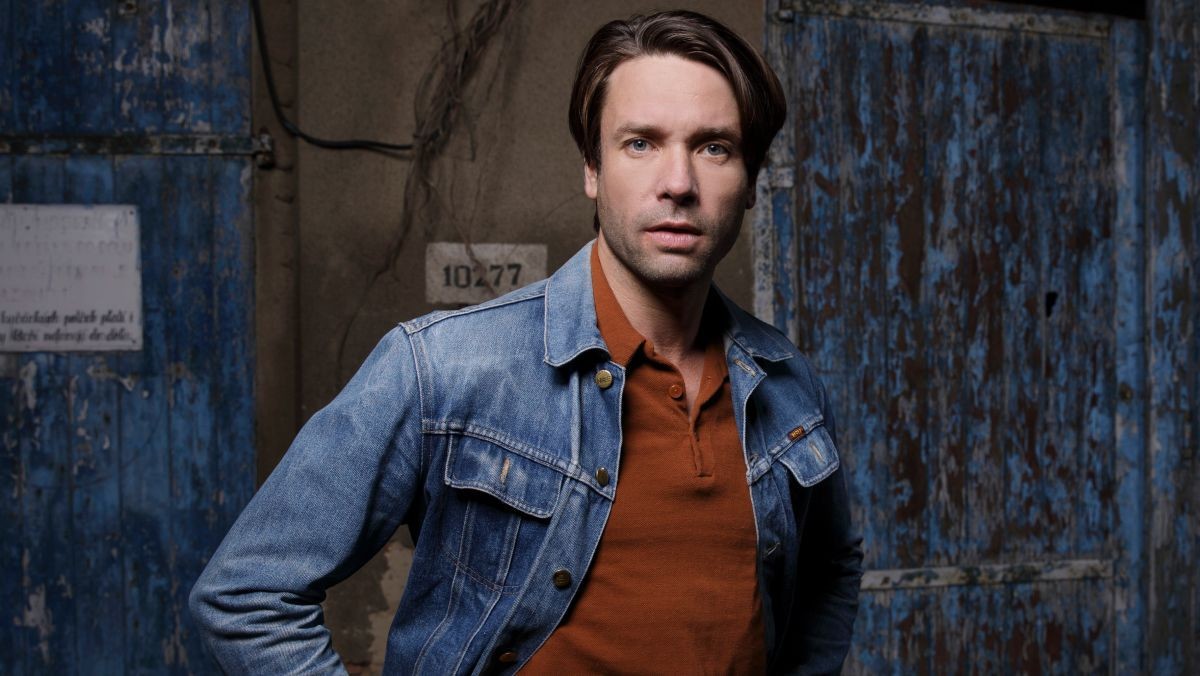 Pikoška zo zákulisia nového seriálu: Prečo hlavný hrdina nakrúcal vo ...