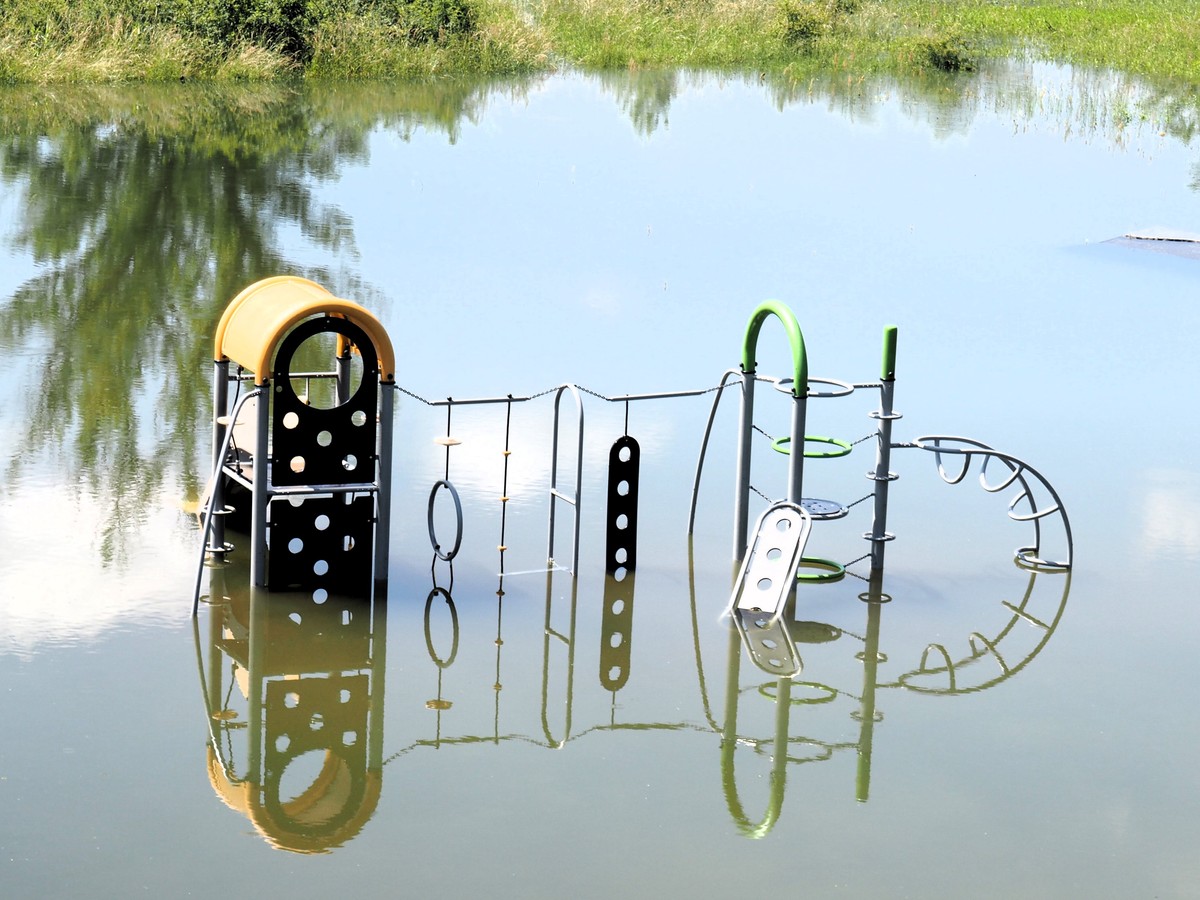 Naďalej na Slovensku platia výstrahy pred povodňami