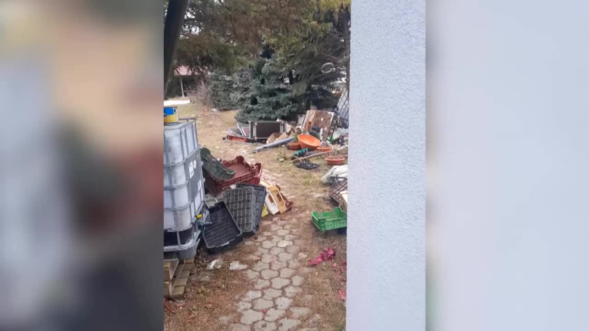 Neznámi zlodeji spôsobili majiteľom Vianočného domu takmer 20-tisícovú škodu. Ukradli materiál ...