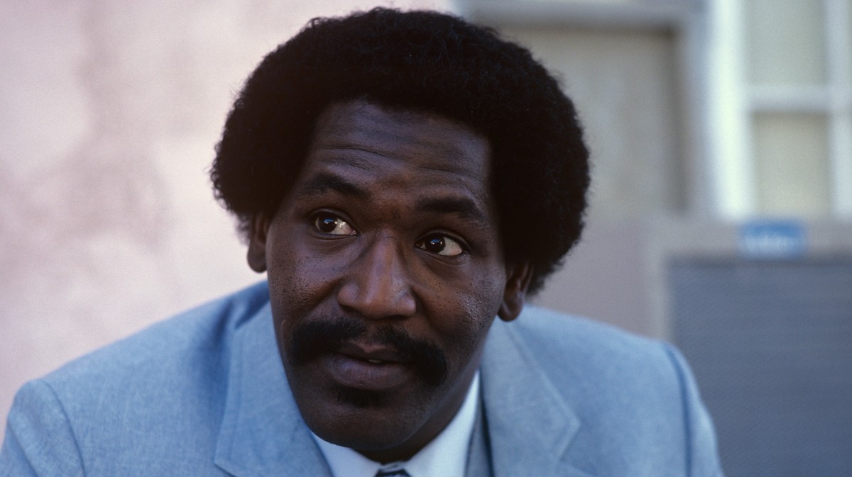 Zomrel Bubba Smith (†66). Hightower z Policajnej akadémie