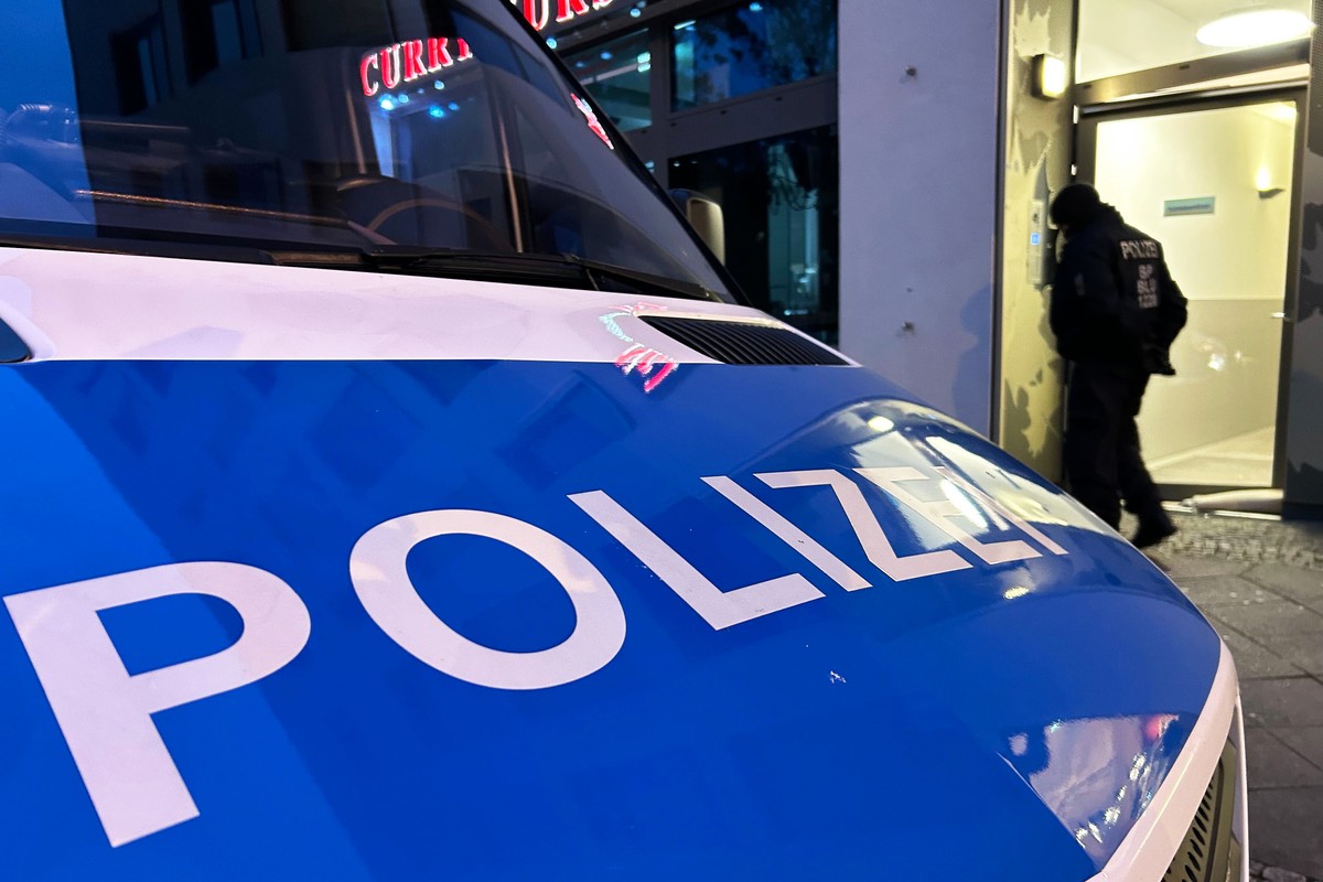 Matka vynášala nákup, keď jej niekto uniesol dieťa z kočíka. Polícia ...