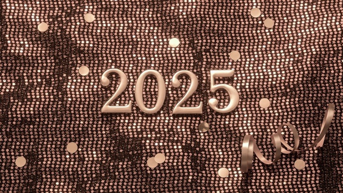 Farba roka 2025: Odtieň Mocha Mousse vynikne v móde aj na bytových ...