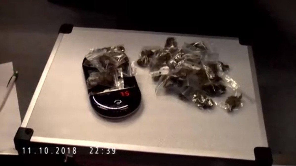 Policajná razia v Prahe. Posvietili si na drogy