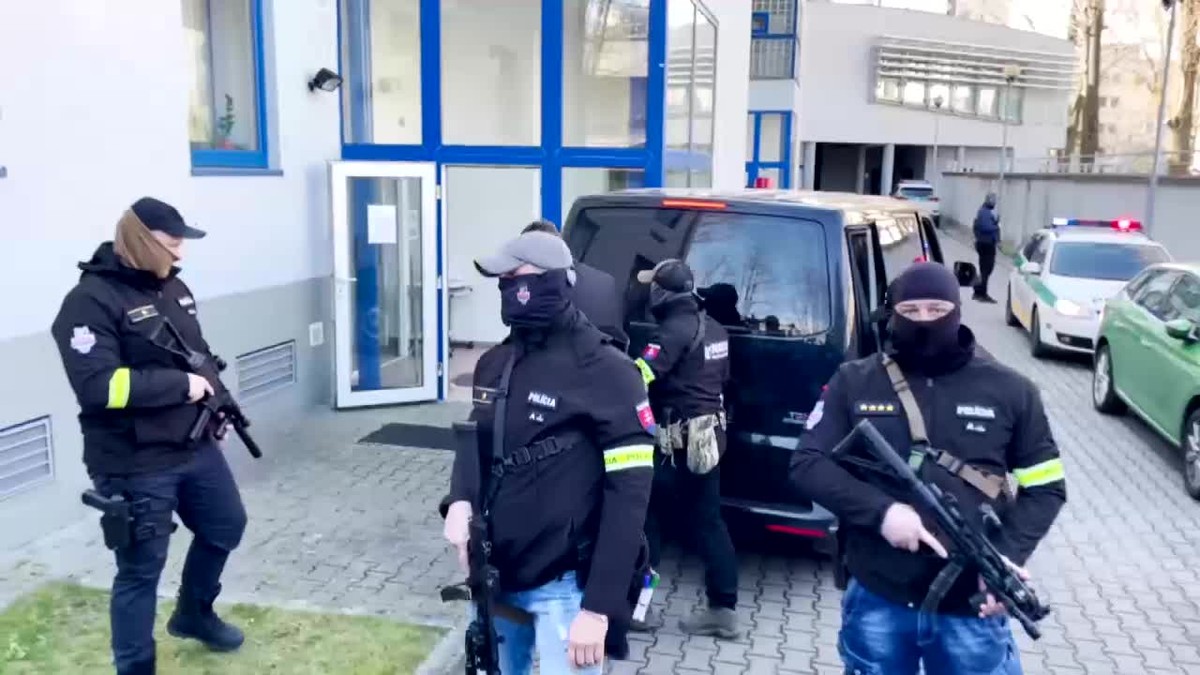 Obžalovaný Adam Puškár z kauzy vraždy študenta Tupého zostáva vo väzbe