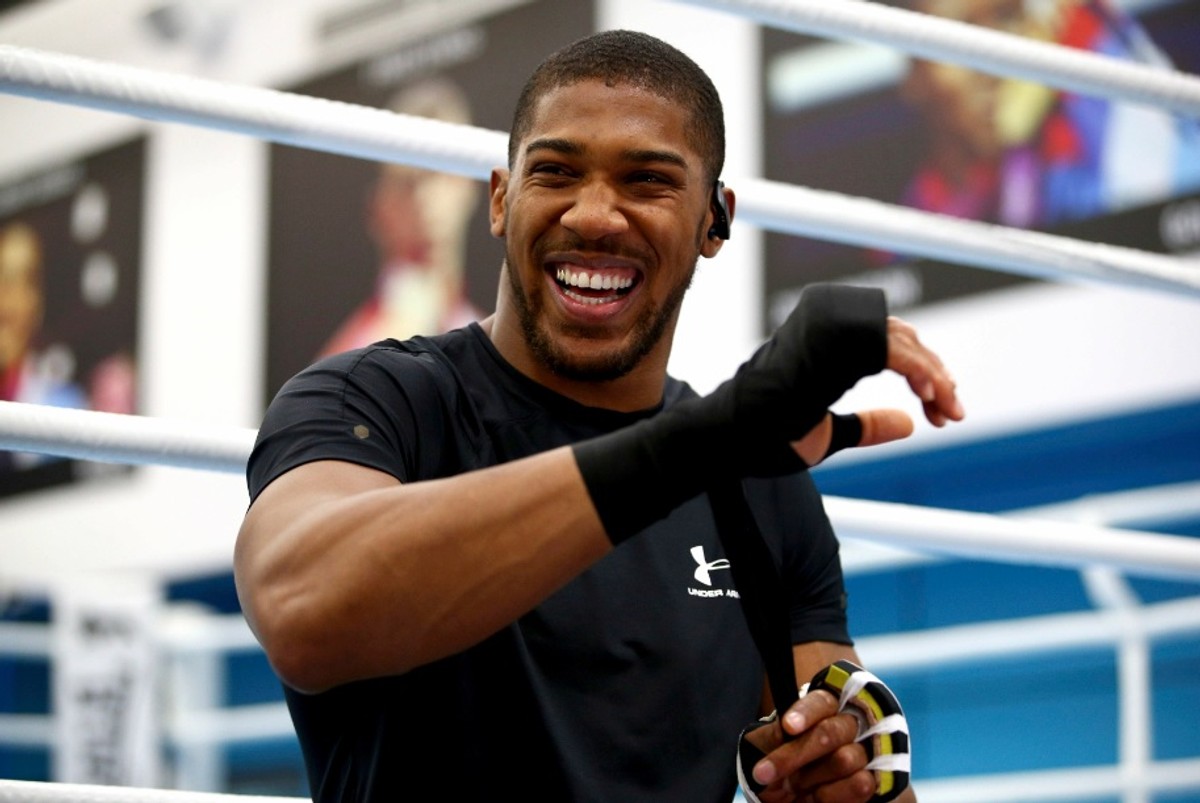 Joshua rozoslal pozvánky na zápas. Nechýba Obama či Beyonce | Huste.tv ...