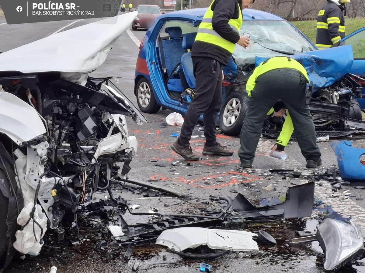 Tragická nehoda pri Ladomerskej Vieske. Žena (†54) podľahla zraneniam ...