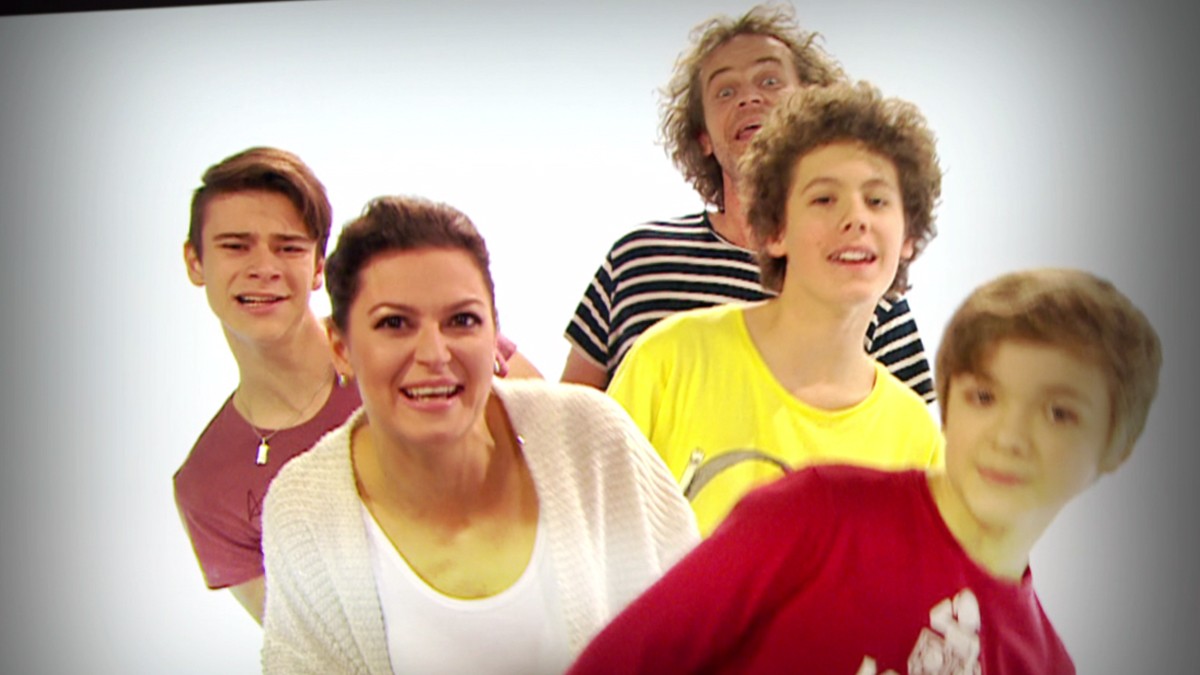 Herci sa odviazali vo veselom klipe k seriálu NAŠI: Pozrite si ho medzi ...