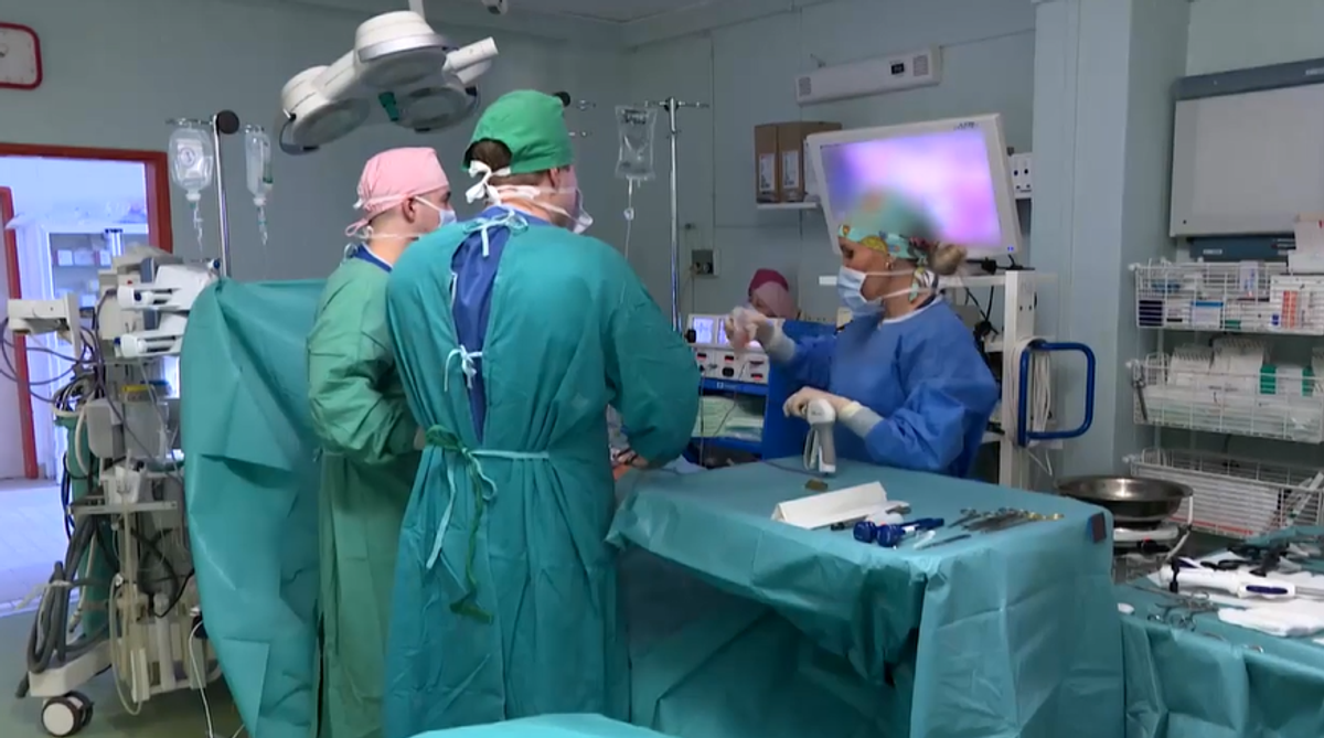 Unikátna operácia: Adamovi transplantovali obličku od jeho otca s ...