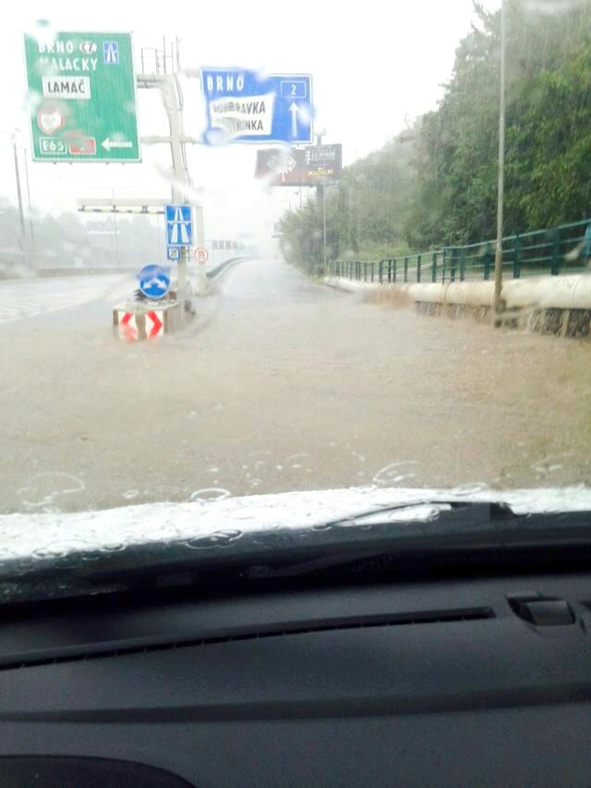 Bratislava - Mlynská Dolina - potopa | Bratislava - lejak zaplavil ...