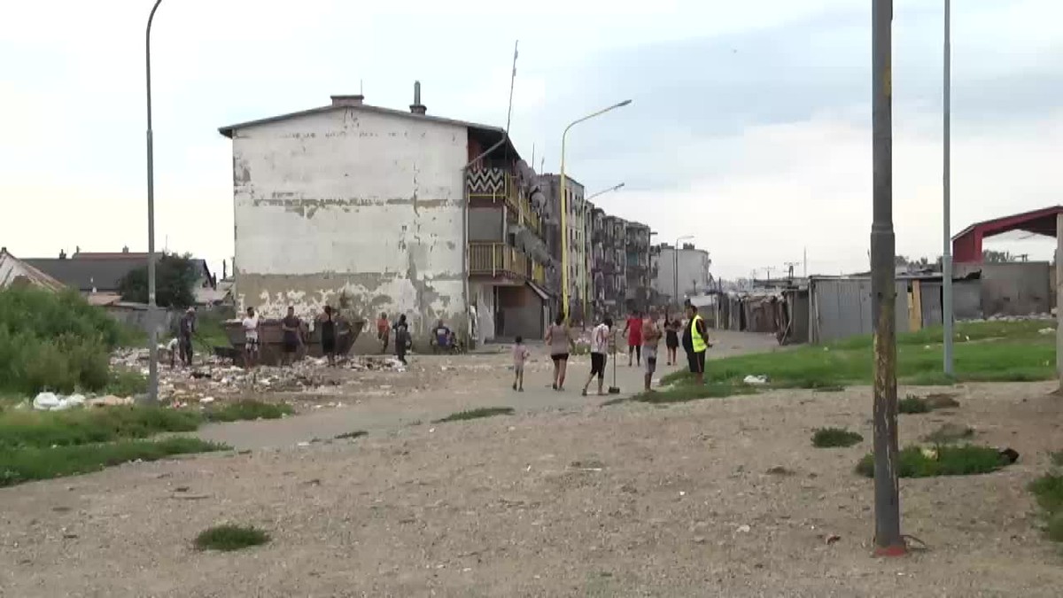 Rómska osada ako "bojová" zóna. Mužovi bejzbalovou pálkou zlomili obe ruky