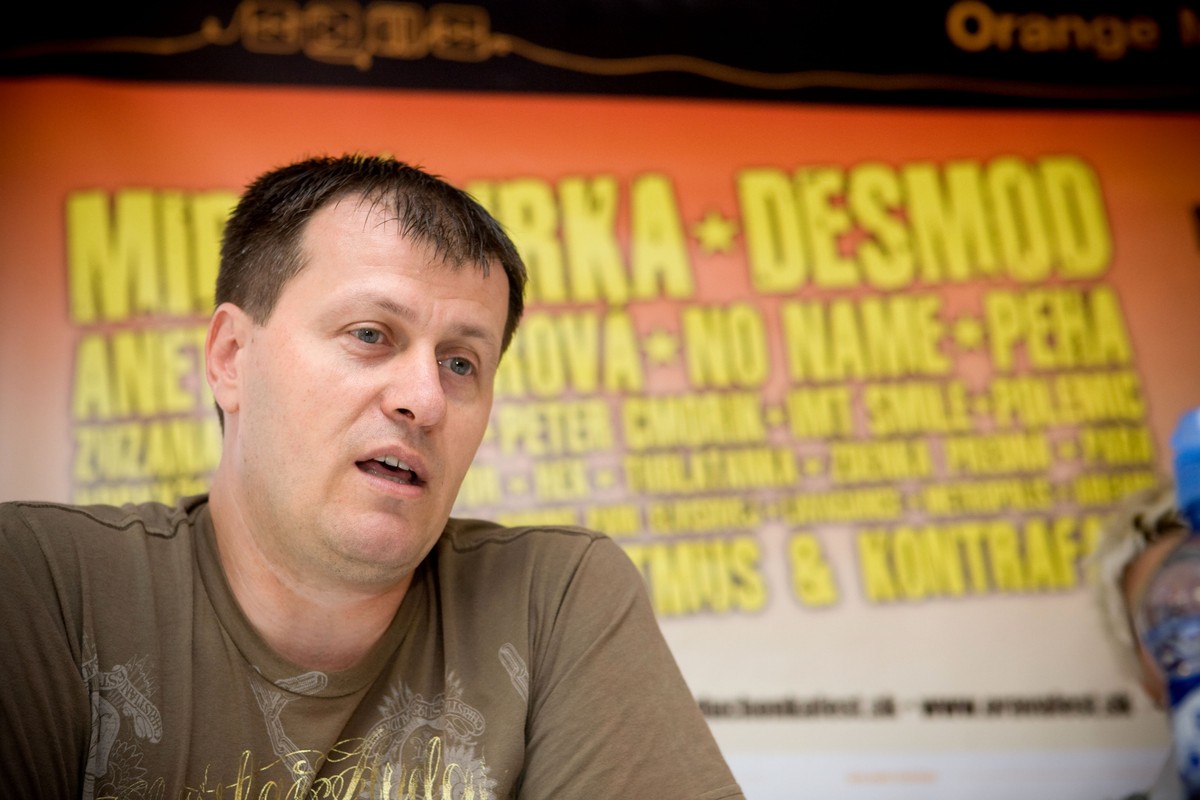 Konšpirátori prerazili ďalšie dno! Smrť Jula Viršíka spojili s očkovaním!