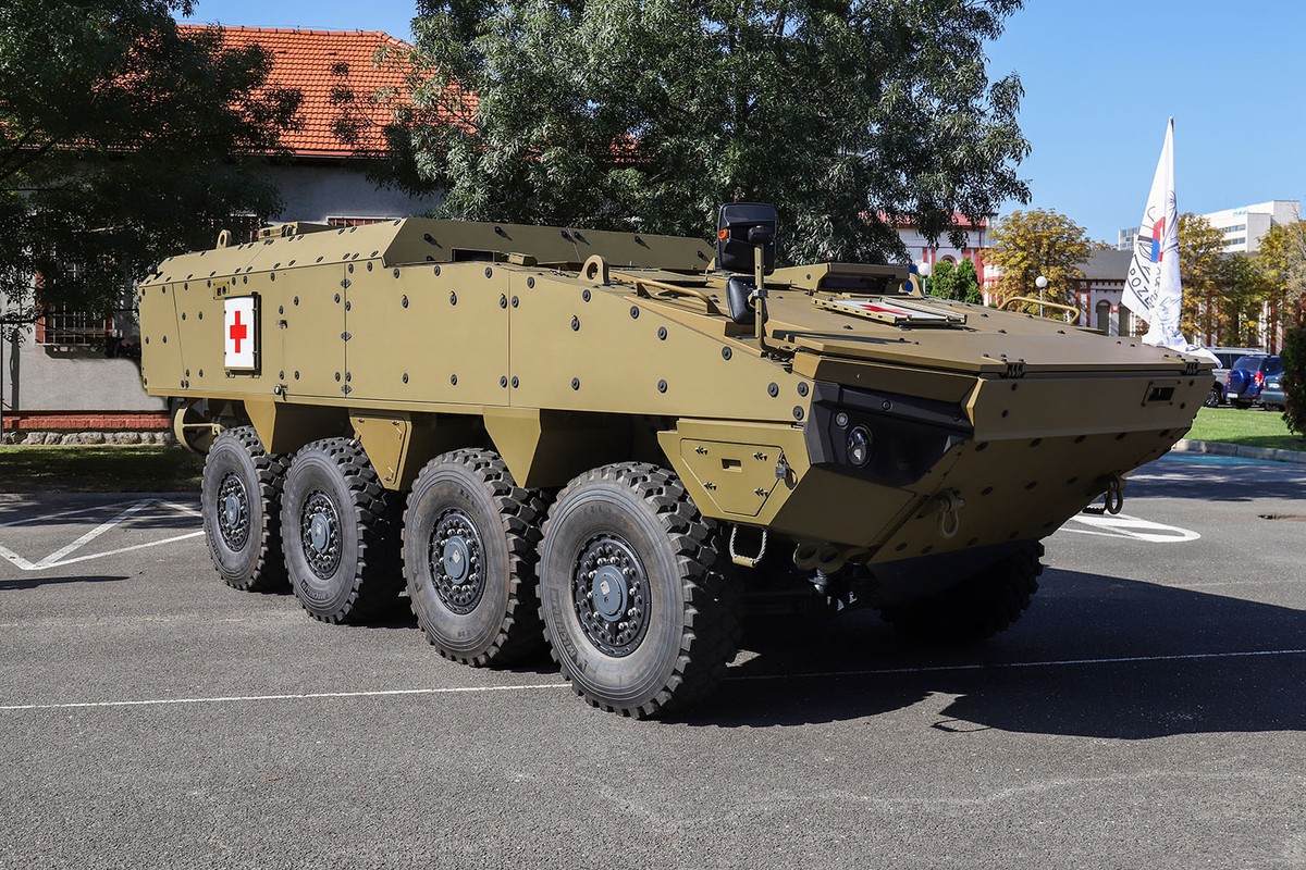 Na Slovensko dorazilo prvé obrnené vozidlo Patria AMV XP 8x8 ...