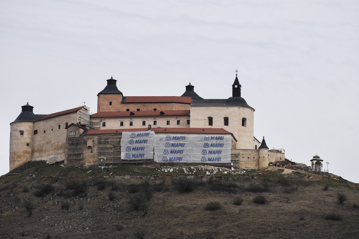 Obnova hradu Krásna Hôrka sa stále naťahuje. Rekonštrukciu prevezme ...