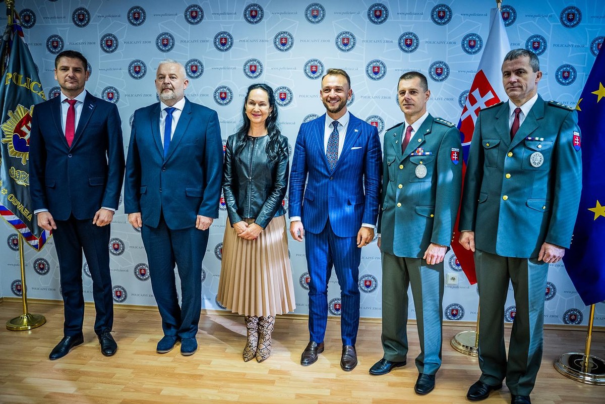 Nový šéf polície. Minister vnútra Šutaj Eštok menoval vedúce pozície v ...