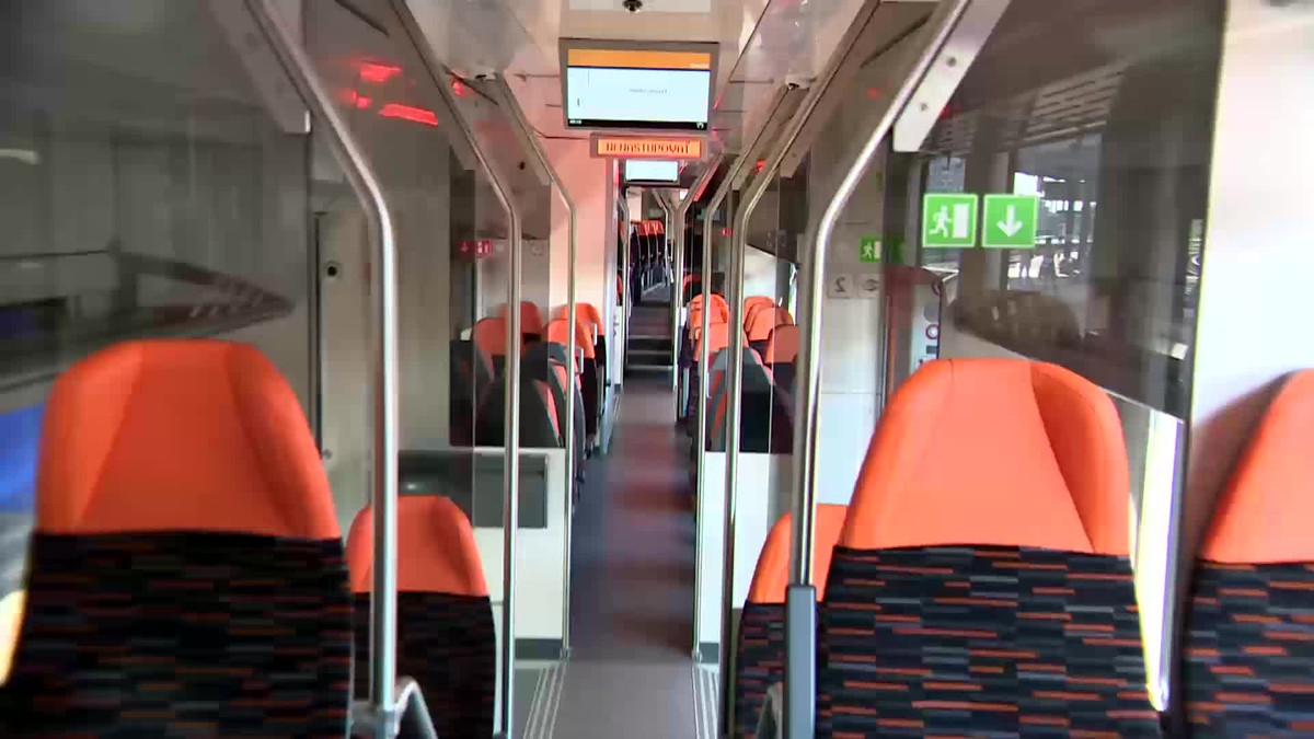 Útok vo vlaku: Dievča s pripnutou dúhovou stužkou mal kopnúť do hlavy ...