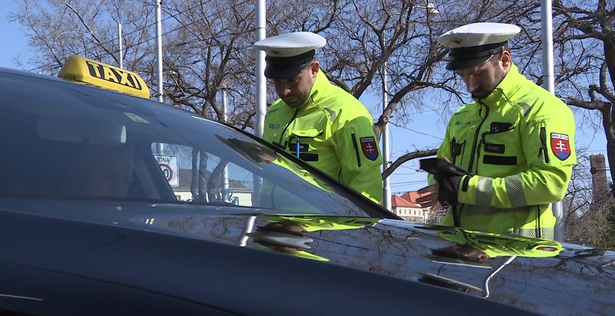 Policajti si v Bratislave posvietili na taxikárov. Lietali pokuty