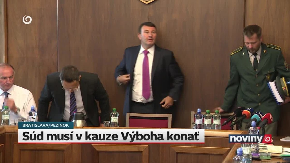 Súd musí v kauze Výboha konať