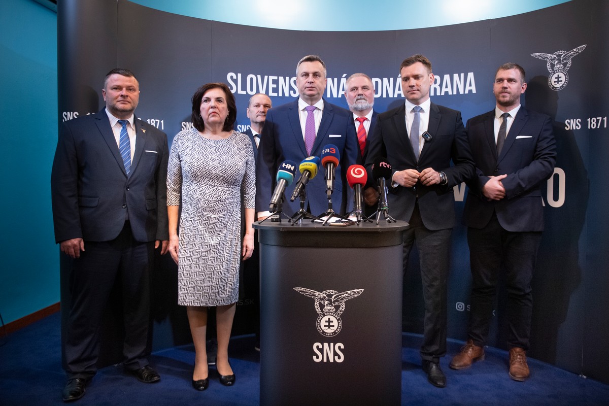 Malé strany sa spájajú, aby hlasy voličov neprepadli