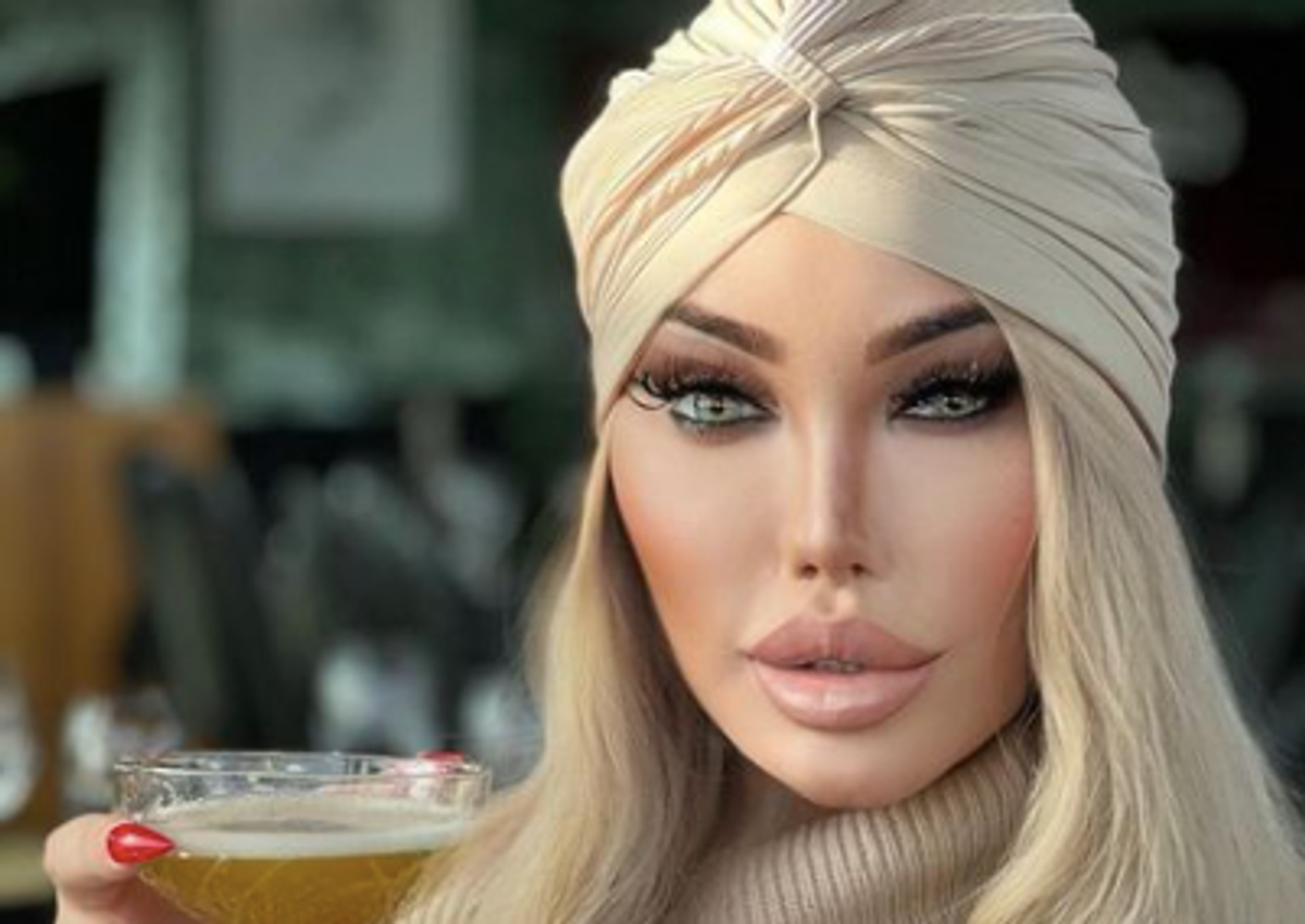 Kedysi Rodrigo, dnes Barbie dráždila v priesvitných šatách pri ...