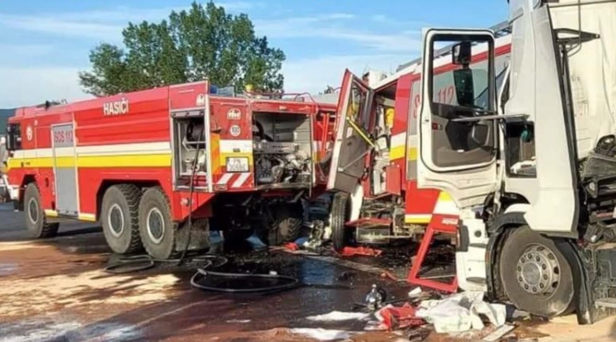 Tragédia na D1: Do zasahujúcich hasičov narazil kamión, dvaja neprežili