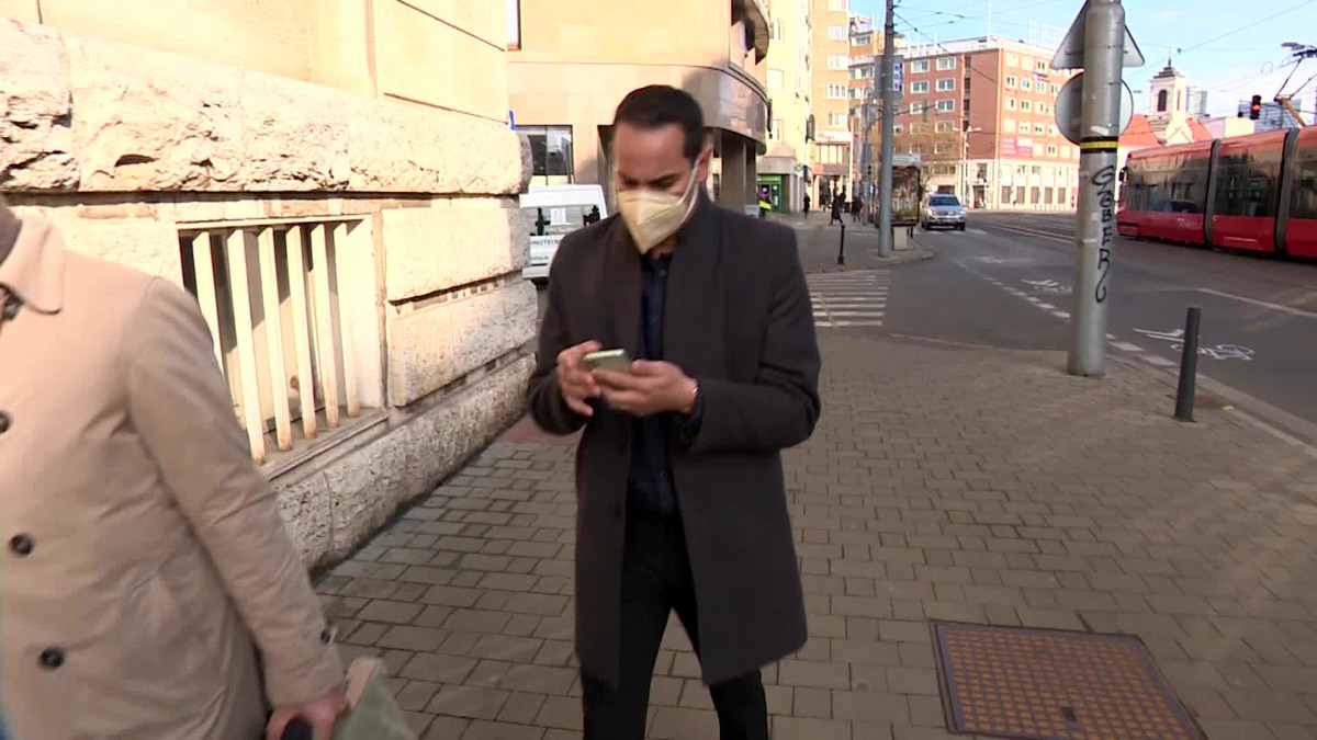 Exposlanec Ján Herák pracuje pre OĽaNO, pritom má na krku štvrté ...