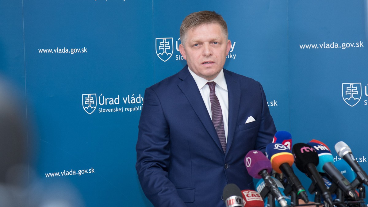 Tlačová beseda naživo: Robert Fico o zamietnutí žaloby proti povinným ...