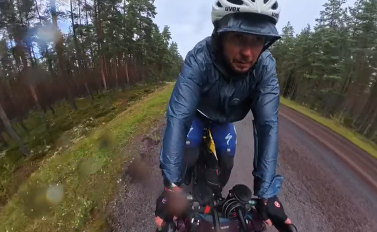 3 700 kilometrov pre dobrú vec. Cyklista zo Slovenska motivuje chlapca ...
