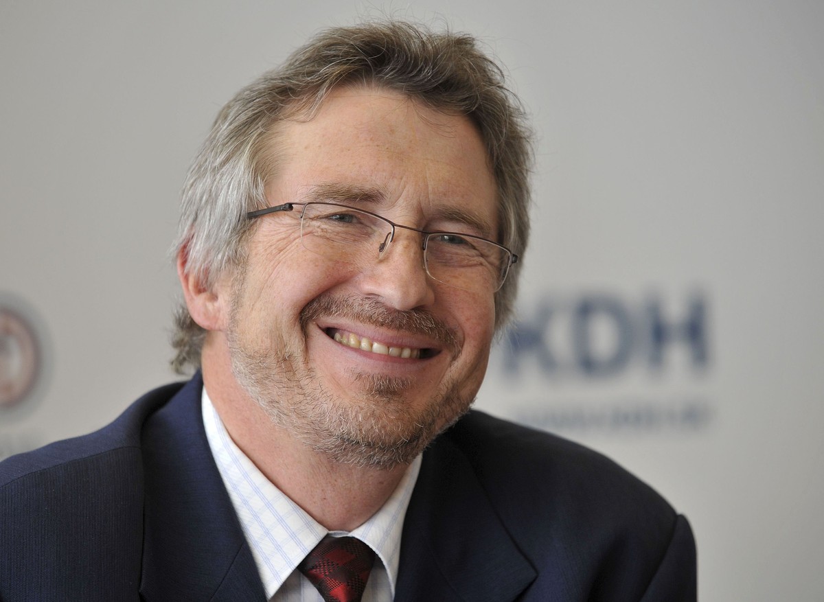 Šimko potvrdil vstup do úradníckej vlády: Nebudem komentovať stranícku ...