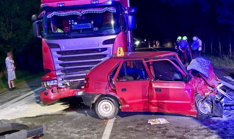 Tragická zrážka auta s kamiónom: Nehodu neprežil 71-ročný vodič